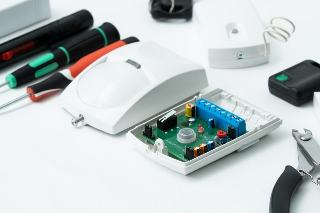 ¿Qué es un sensor de movimiento PIR y cómo funciona? - Rayzeek